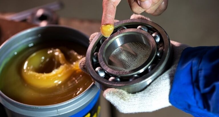 Mechanical Grease for Industrial Machinery | HARtech